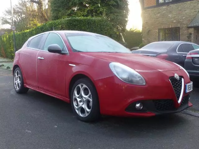 2017 Alfa Romeo Giulietta Review: Pinainit ng Hot Red Hatch ang Ating Puso Sa Nagyeyelong London 100104_2