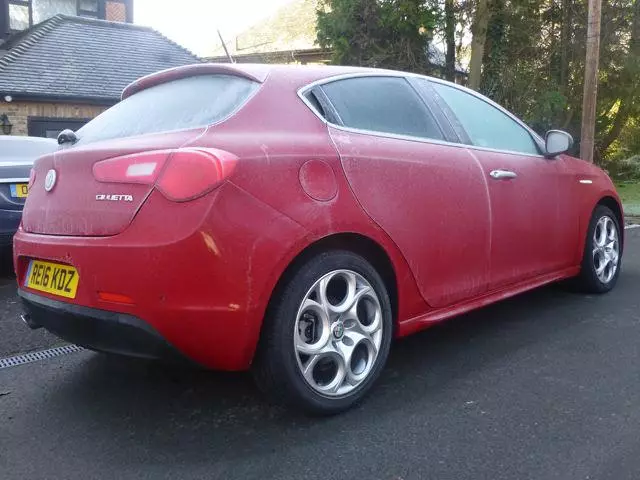 2017 Alfa Romeo Giulietta anmeldelse: Hot Red Hatch varmet våre hjerter i iskalde London 100104_3