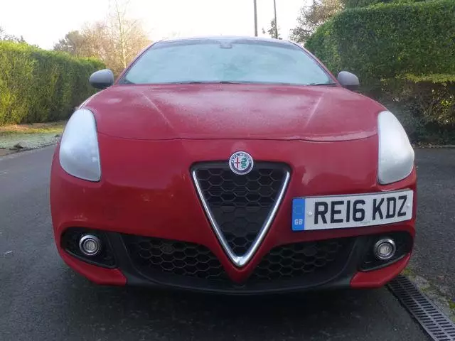 2017 Alfa Romeo Giulietta Review: Pinainit ng Hot Red Hatch ang Ating Puso Sa Nagyeyelong London 100104_4