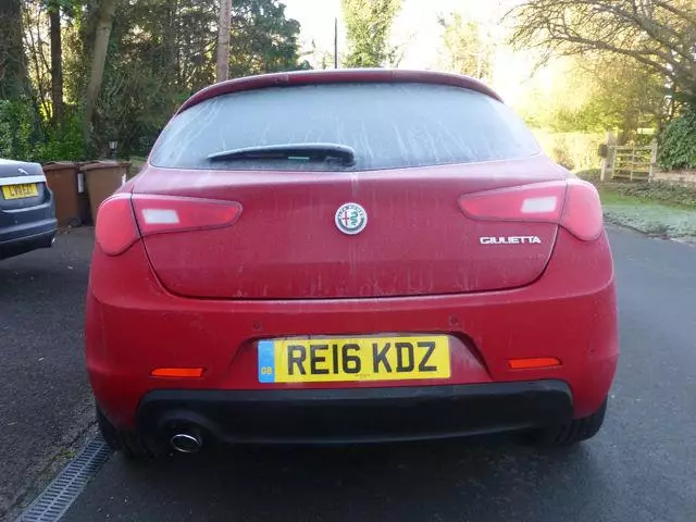 2017 Alfa Romeo Giulietta Review: Pinainit ng Hot Red Hatch ang Ating Puso Sa Nagyeyelong London 100104_5