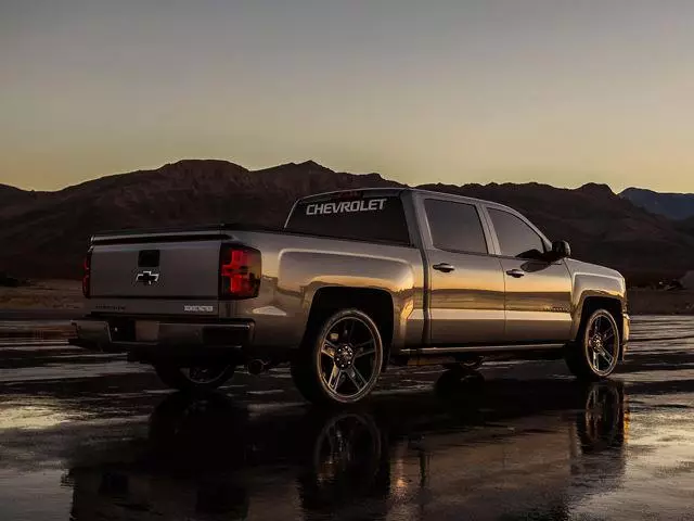 I-Chevy Silverado Performance Concept iyi-Supercharged V8 Delight 10043_2