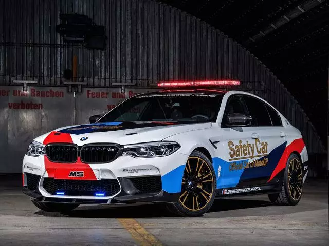 Nije BMW M5 MotoGP Safety Car Ready For Action 10057_1