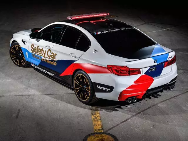 Nov varnostni avtomobil BMW M5 MotoGP, pripravljen za akcijo 10057_3