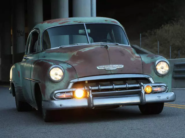 Agashusho Derelict 1952 Chevy Deluxe Business Coupe Yihishe Ubwiza 100686_1