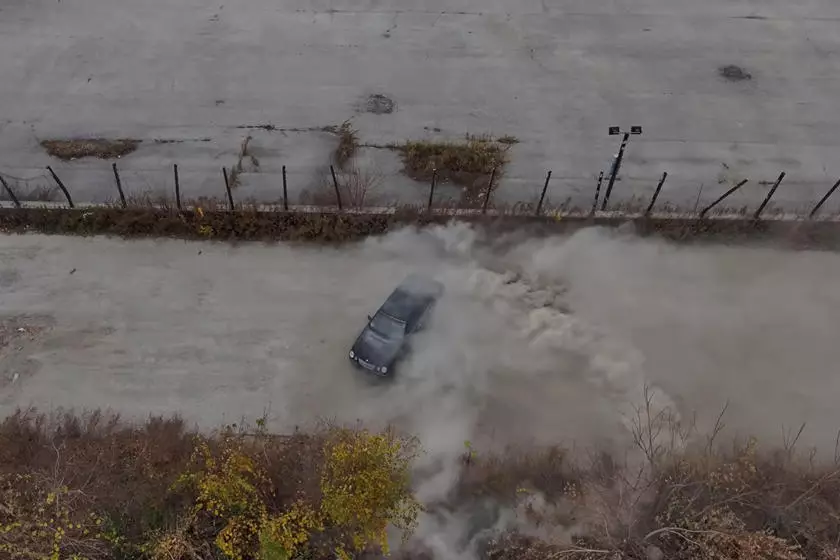 Чоловік провів Mercedes крізь пекло, випробовуючи керамічне покриття 10126_5