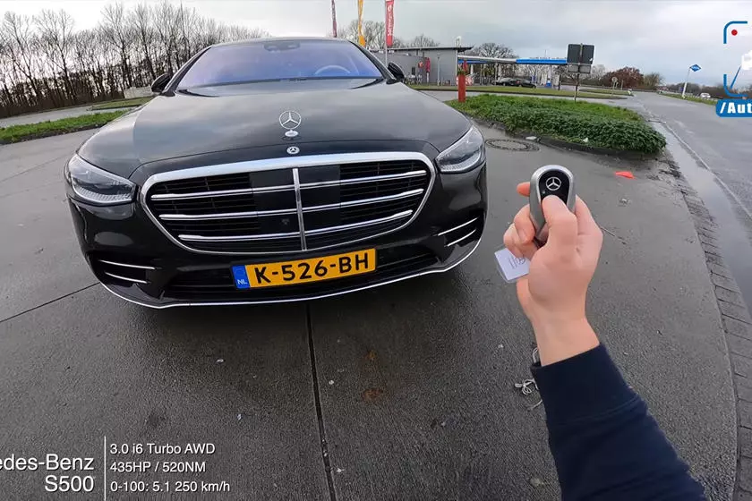 ການຂະຫຍາຍລົດ Mercedes S-Class ປີ 2021 ໃນ Autobahn ເບິ່ງຄືວ່າເຢັນສະບາຍ 10158_1