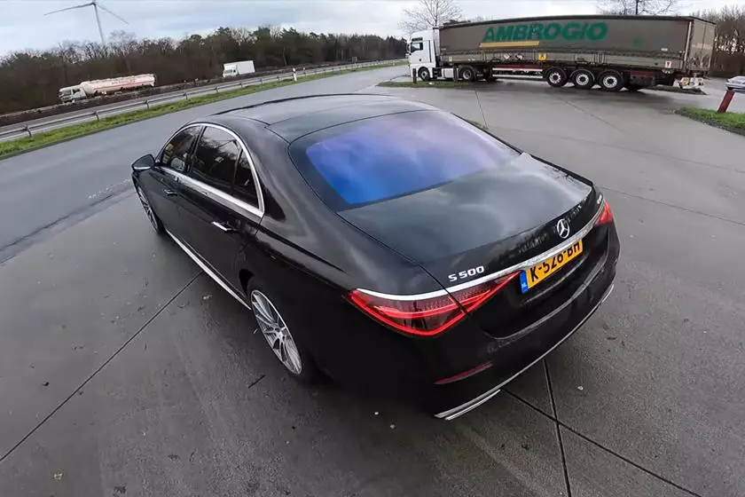 แม็กซ์ออก Mercedes S-Class 2021 บน Autobahn ดูชิลล์อย่างน่าอัศจรรย์ 10158_3