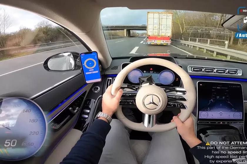 แม็กซ์ออก Mercedes S-Class 2021 บน Autobahn ดูชิลล์อย่างน่าอัศจรรย์ 10158_5