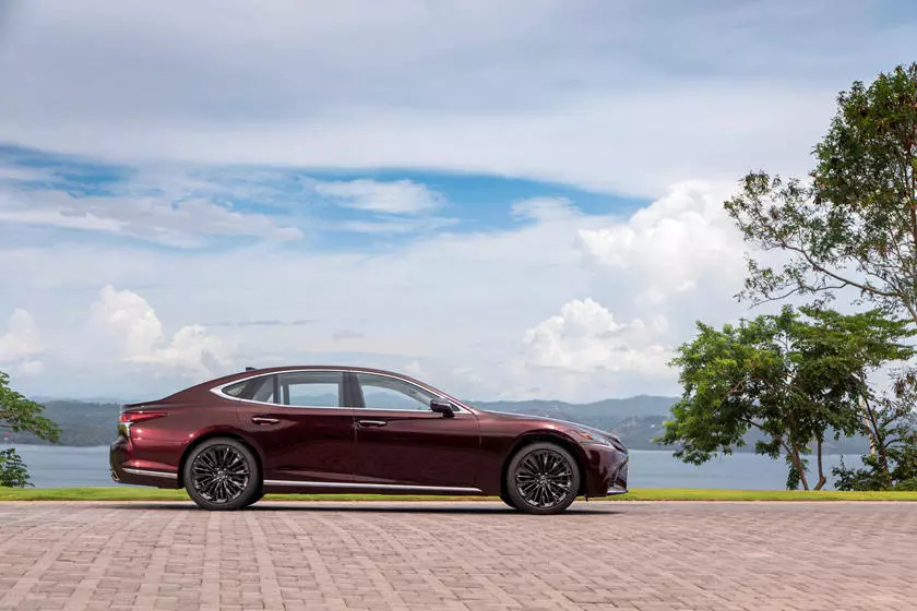 Чектелген чыгарылыштагы Lexus LS 500 укмуштуудай жаңы көрүнүш менен тааныштырылды 10163_2