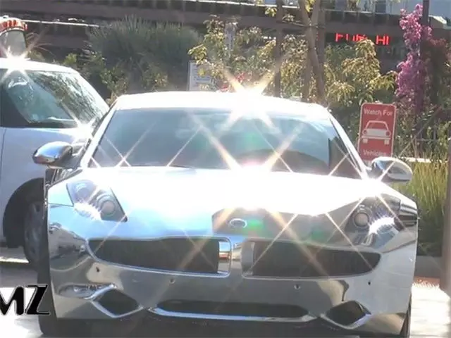 Chrome Fisker Karma ຂອງ Justin Bieber ຖືກຈັບໄດ້ໂດຍຄົນທີ່ບໍ່ດີທີ່ສຸດໃນໂລກ 101694_1