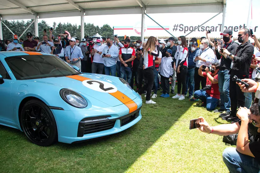 Jednokratni Porsche 911 Turbo S odaje počast najboljem trkaču u Meksiku 10218_10