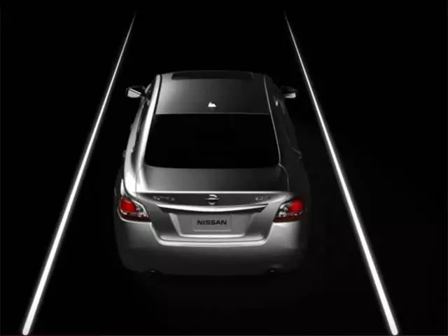 Video: Nissan uvádí pátý a poslední Altima Teaser 2013 102844_1