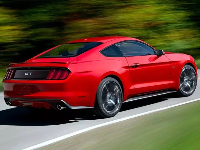 So Chevy, wat is jou reaksie op die nuwe Mustang? 102950_4