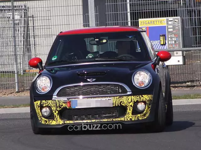 O último da geração atual MINI Coopers aquece em Nurburgring 103084_1