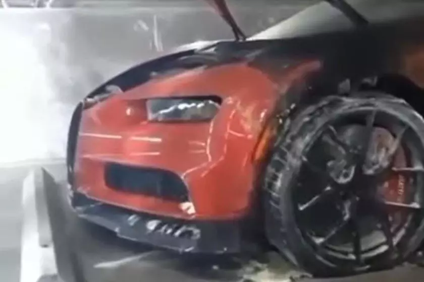 Bugatti Chiron da 3 milioni di dollari incendiata a Miami 10373_1