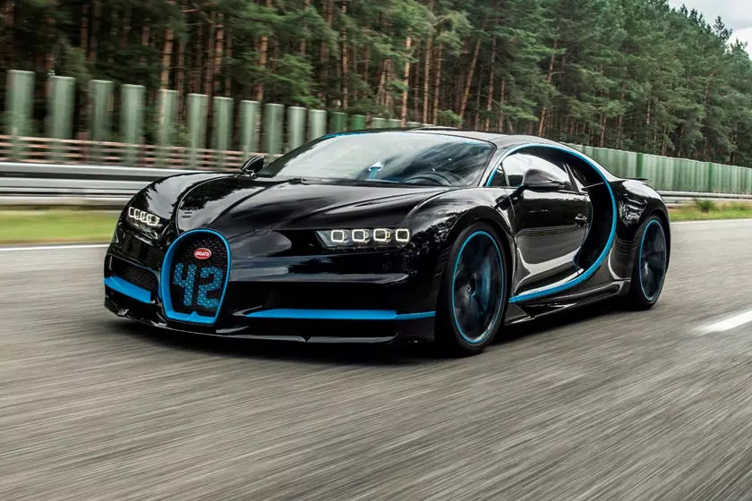 2016-2019 Bugatti Chiron Coupe Front View Driving