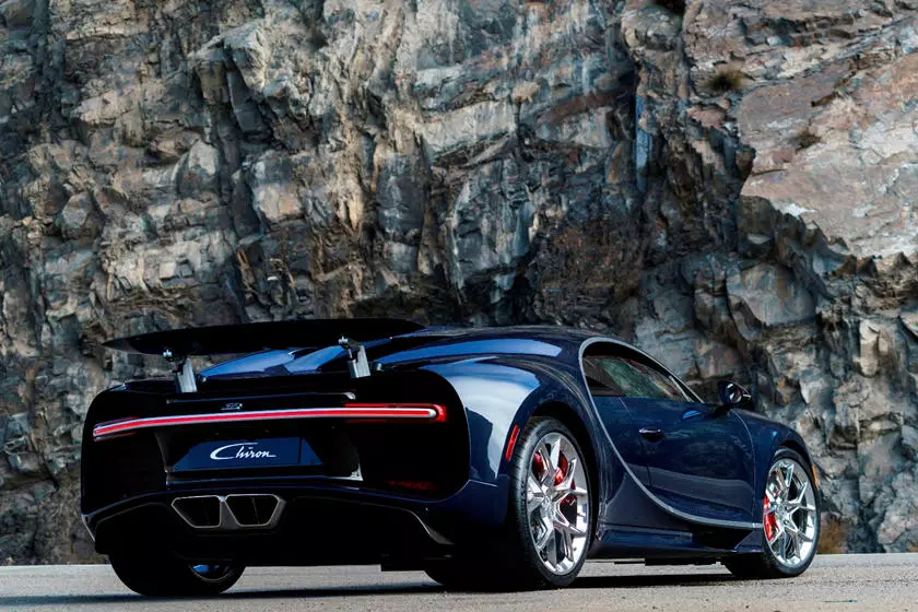 2016-2019 Bugatti Chiron Coupe Vista posteriore ad angolo