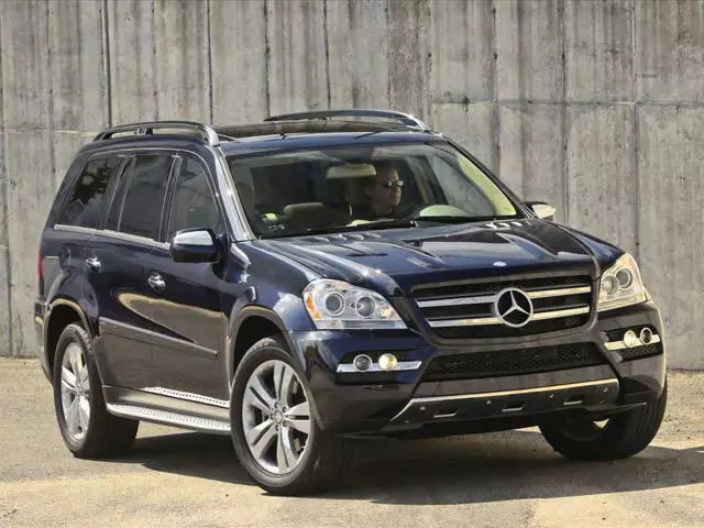 Mercedes-Benz ga-ewepụta GL ọhụrụ na New York 104012_1