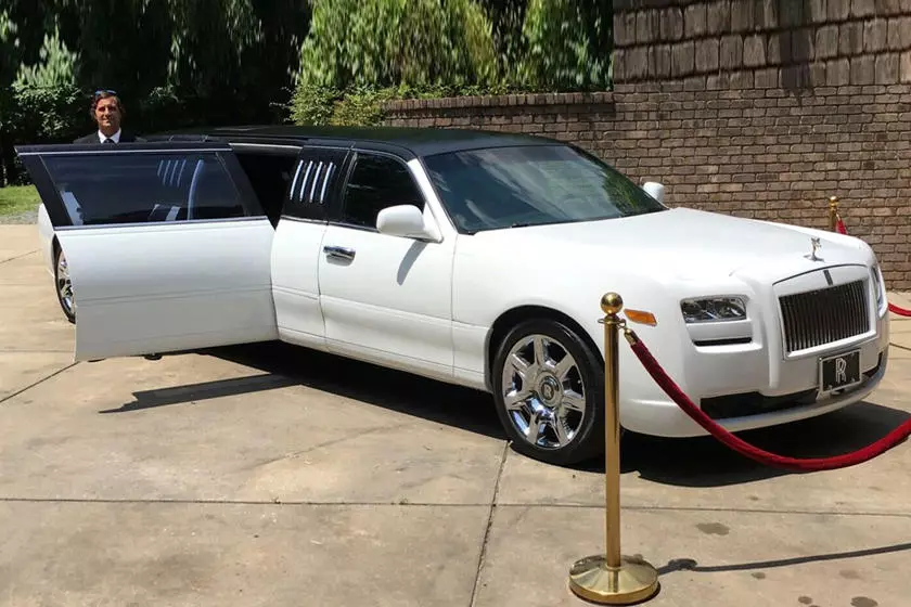 Bu “Fake Rolls-Royce Limo”, “Tesla Model 3” -den has az çykdajy edýär 10406_13