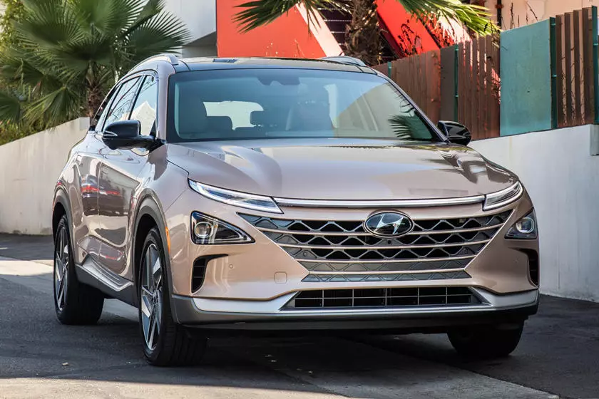 سيارة 2019 Hyundai NEXO ذات خلية الوقود SUV باهظة الثمن كما كنا نظن 10500_1