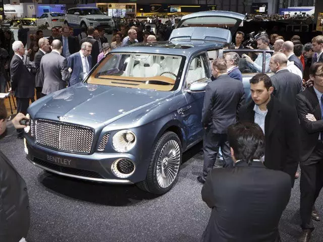 Porucha motoru v Ženevě: Koncept SUV Bentley EXP 9F sešrotován 105194_1