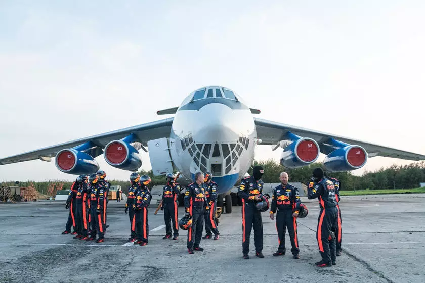 Red Bull Racing izvodi prvi na svijetu Zero Gravity Pit Stop 10621_1