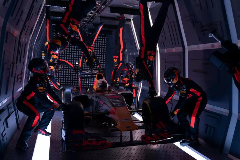 Red Bull Racing izvodi prvi na svijetu Zero Gravity Pit Stop 10621_10