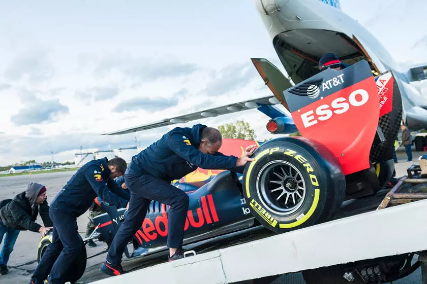 Red Bull Racing-ը կատարում է աշխարհում առաջին զրոյական գրավիտացիոն փոս կանգառը 10621_3