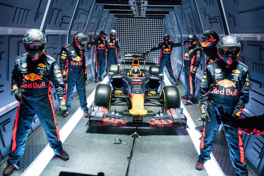 Red Bull Racing аввалин мусобиқаи Pit Stop дар ҷаҳонро анҷом дод 10621_4