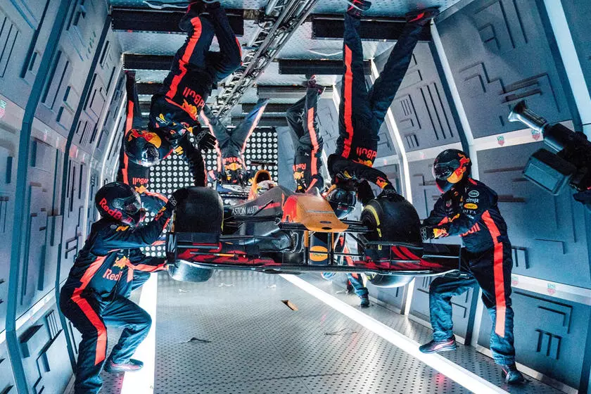 Red Bull Racing effectue le premier arrêt au stand en apesanteur au monde 10621_5