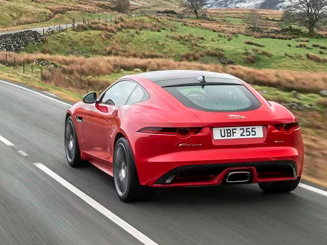 Četru cilindru Jaguar F-Type izklausās labāk, nekā jūs domājat 1063_1