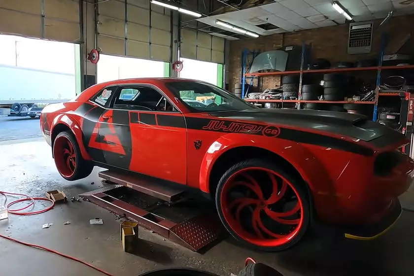 Массивдуу 24 дюймдук дөңгөлөктөрү бар Dodge Demon Drag Racingге барат 10651_3