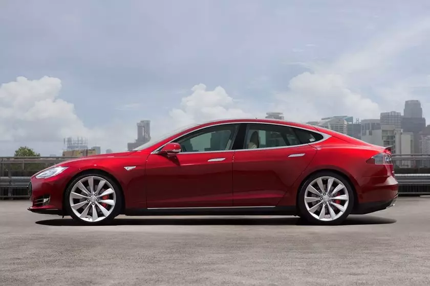Моделът S може да бъде колекционерска кола, след като Tesla излезе от бизнеса 10727_6