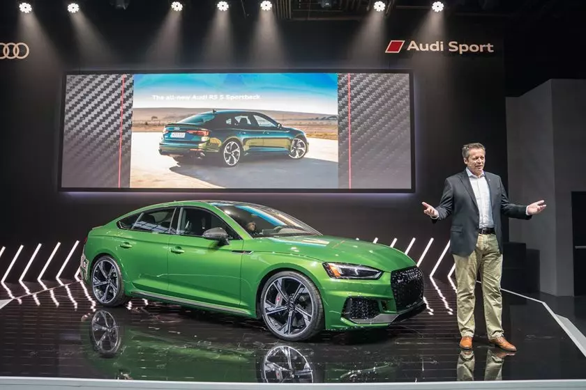 2019 Audi RS 5 Sportback прави допълнителна притискателна сила с този чист трик 10732_2