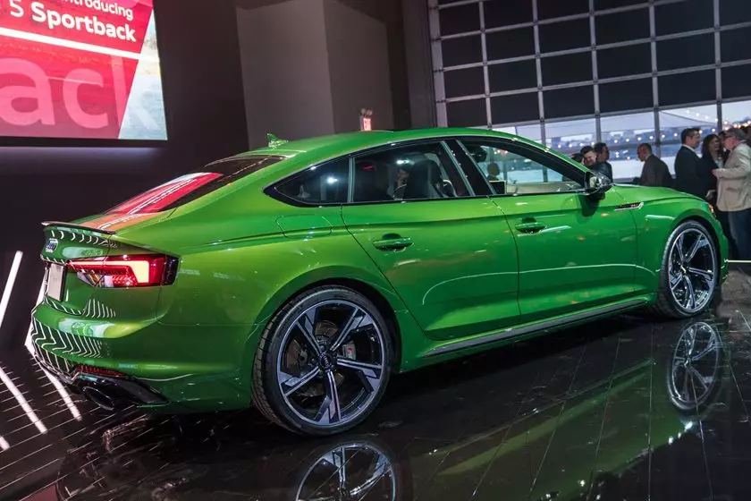 2019 Audi RS 5 Sportback прави допълнителна притискателна сила с този чист трик 10732_4