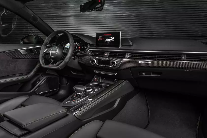 2019 m. „Audi RS 5 Sportback“ padidina prispaudimo jėgą, naudodamas šį tvarkingą triuką 10732_9