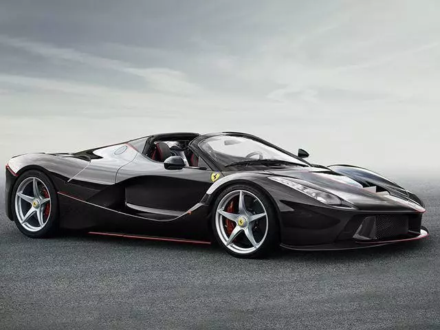 Ferrari zerstéiert ëmmer de Verkaf, Och ouni SUV 10758_3