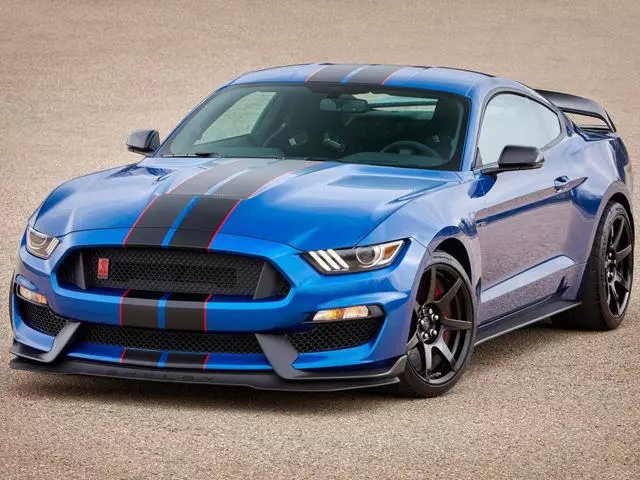 Le Ford Shelby GT350 e GT350R Mustang non vanno da nessuna parte 1083_1