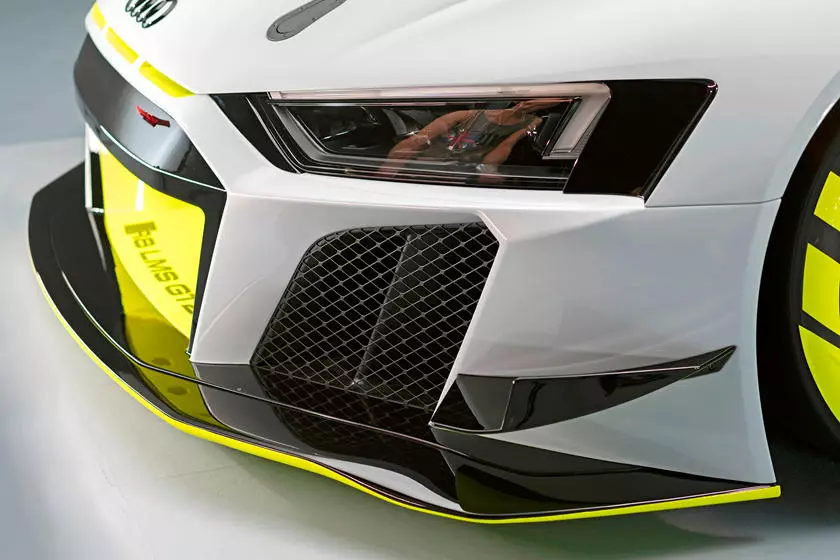 Ultimate Audi R8 aterriza con 640-HP V10 10846_12