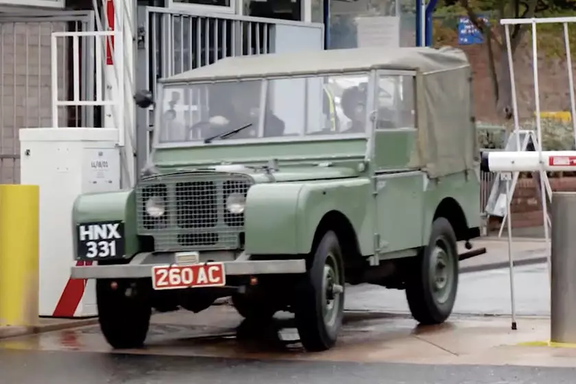 Pensionar s-a reunit cu Land Rover original 70 de ani mai târziu 10873_4