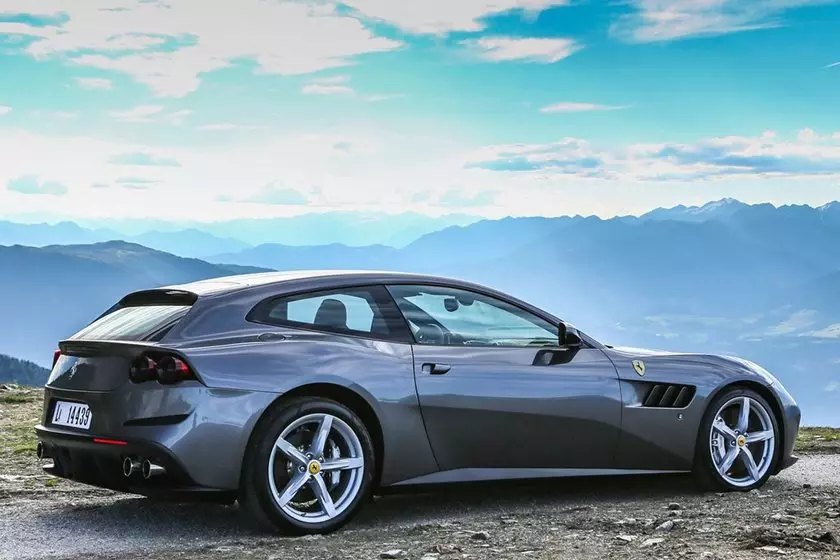 Gedurfde stylingbeslissingen: 2018 Ferrari GTC4 Lusso 10919_1