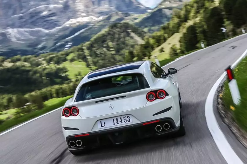 Gedurfde stylingbeslissingen: 2018 Ferrari GTC4 Lusso 10919_11