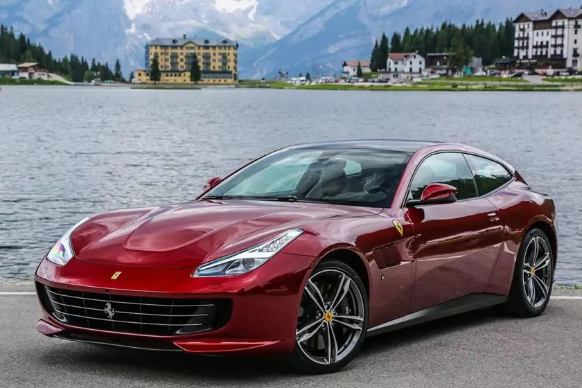 Bold iselona ipinnu: 2018 Ferrari GTC4 Lusso 10919_2