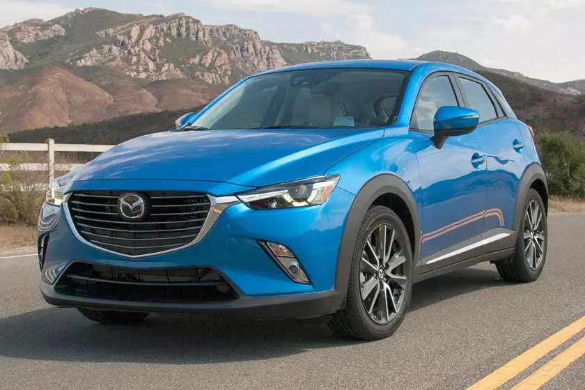 Vista de ángulo frontal de Mazda CX-3 2016-2018