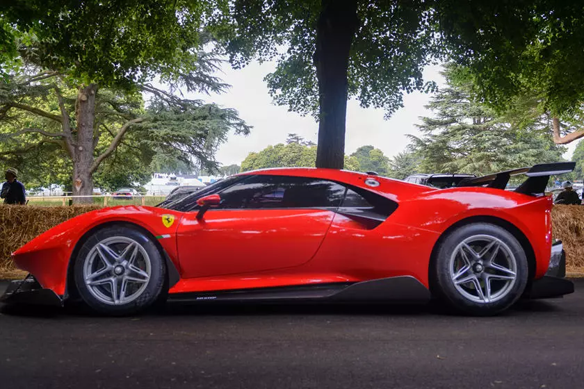 Ferrari P80/C se chlubí svou zakázkovou karoserií v Goodwoodu 11220_2