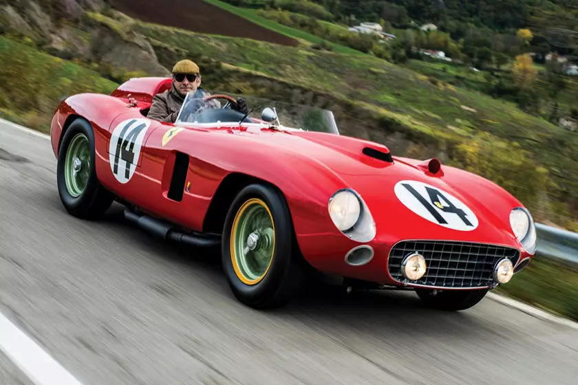 Immen betelle $ 22 miljoen foar dizze seldsume Ferrari 11254_1