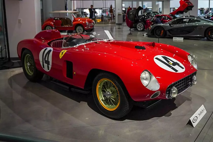 Immen betelle $ 22 miljoen foar dizze seldsume Ferrari 11254_4