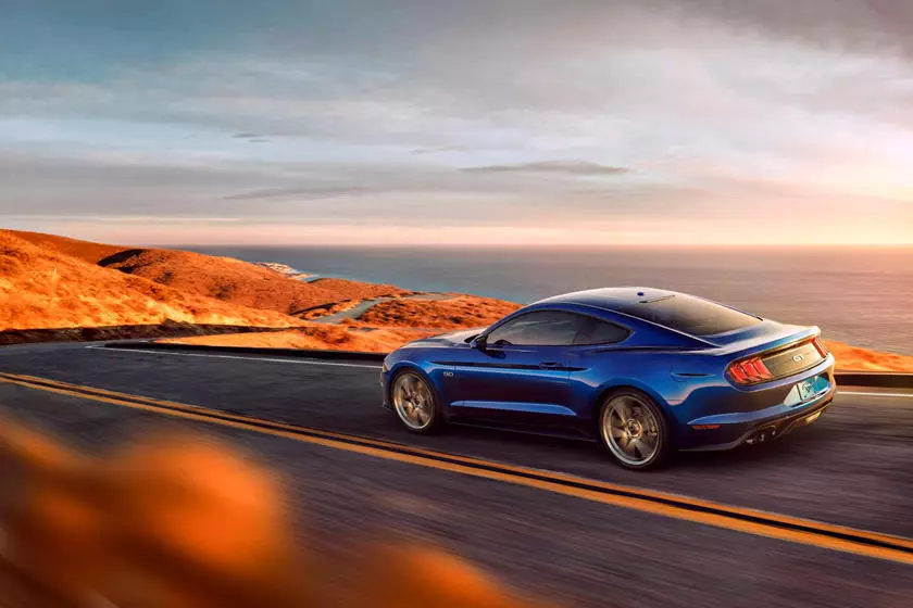 2018-2020 Ford Mustang Coupe Kørsel fra siden