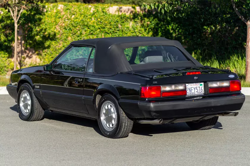 ສົມບັດປະຈຳອາທິດ: Barn Find 1989 Ford Mustang LX 5.0 11349_2