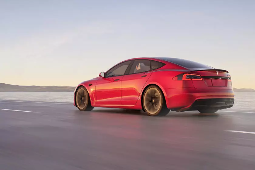 2017–2021 m. „Tesla Model S“ vaizdas iš nugaros